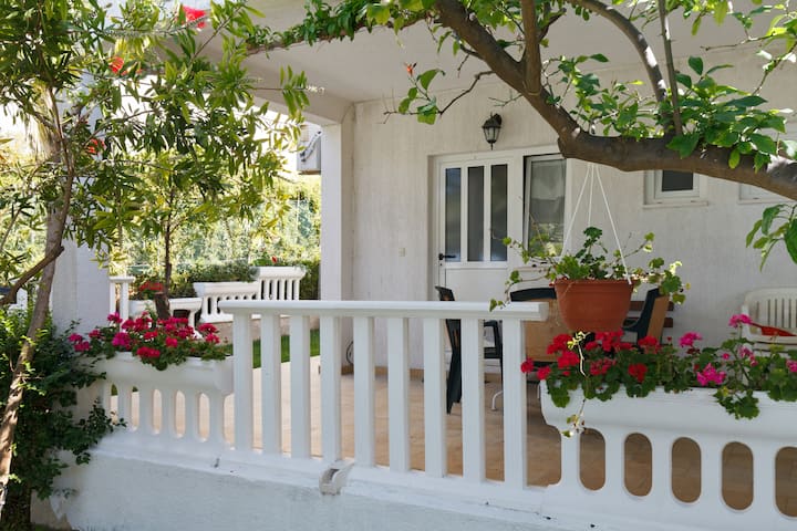 Apartmani -Antonia - Jesenice, Croatia