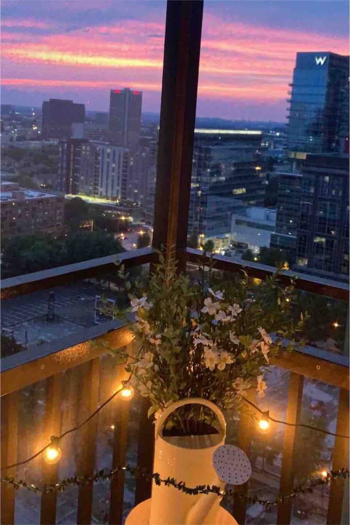Your 19th Floor Downtown Oasis! - Atlanta, GA