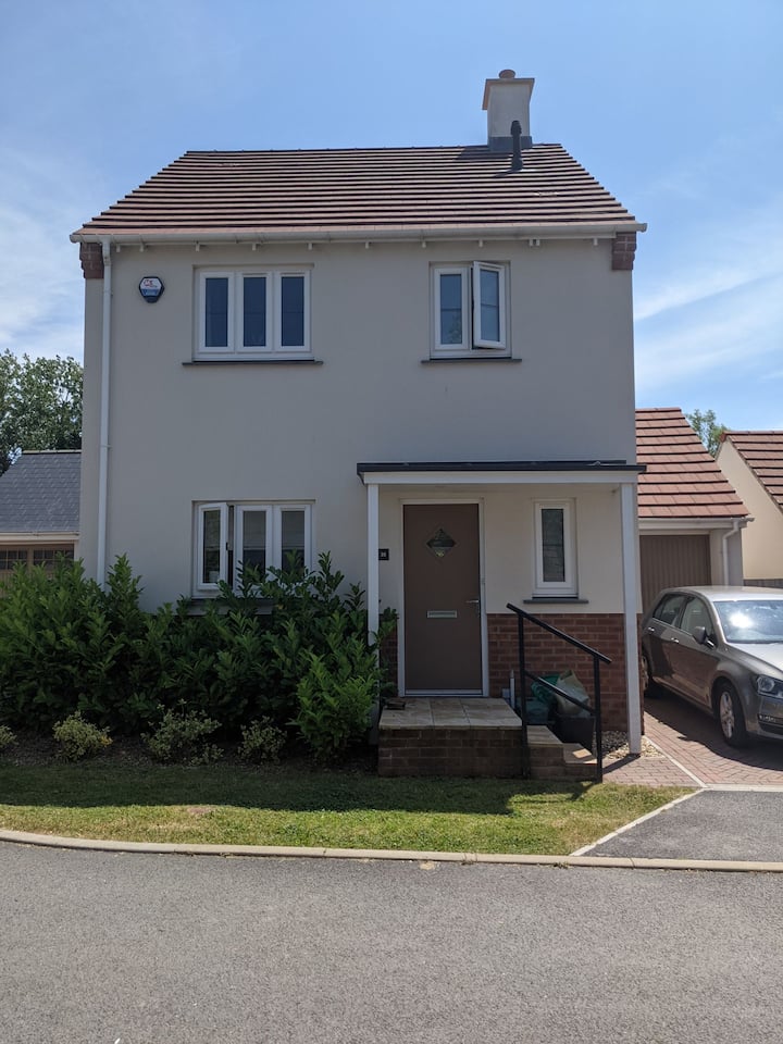 Westaway Reach Offers A Clean And Modern Double Room A Mere Stone's Throw Away From Northern Devon Healthcare Nhs Trust - Barnstaple