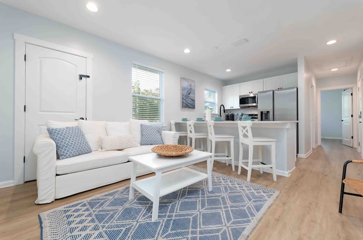 Beautiful Beach Condo - Walk To The Beach! - Atlantic Beach, FL