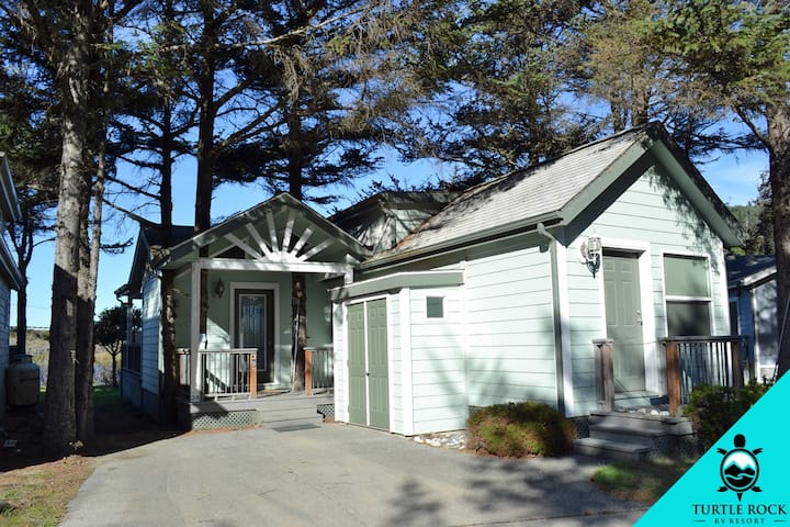 Darling Creekview Cottage (Cottage 39) - Gold Beach, OR