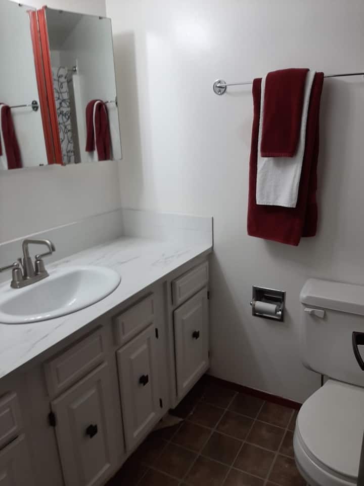 Medicine Hat - Quiet  1 Bedroom - Medicine Hat