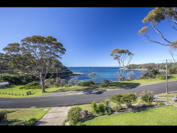 Serenity - Beach Front House With Kayaks - Broulee