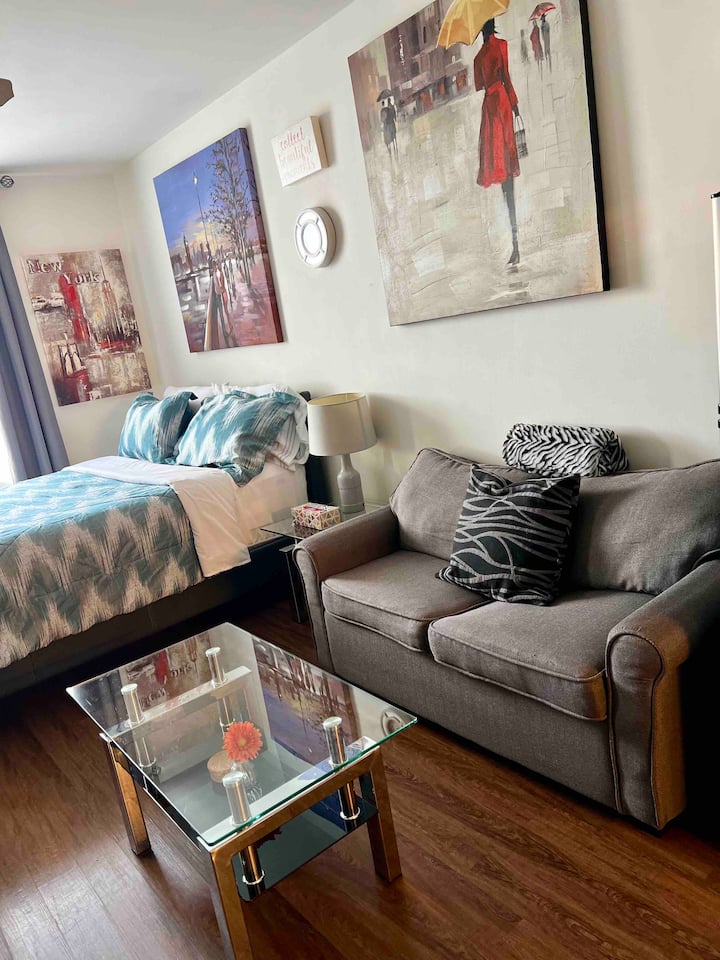 Studio Close To Downtown - Free Private Parking - Montreal