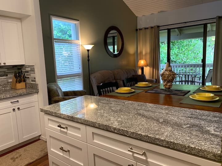 Turtle Bay Condo, 2 Bedroom, Sleeps 6 - Waimea Bay Beach, HI
