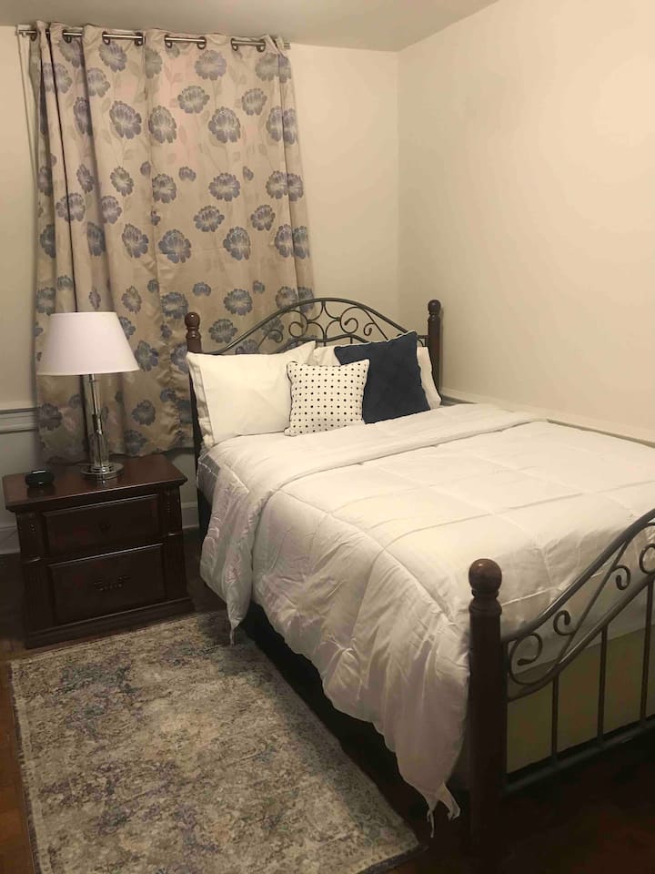 Room Near Stjohn’s Hospital Ny - Long Beach, NY