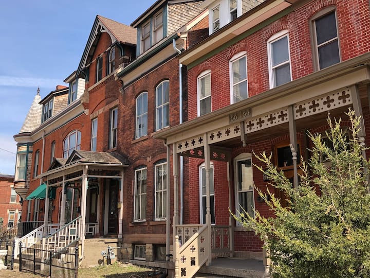 166 Bluff Street Townhouse - Dubuque, IA