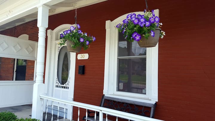 30 On King (Sandbanks Passes) - Picton