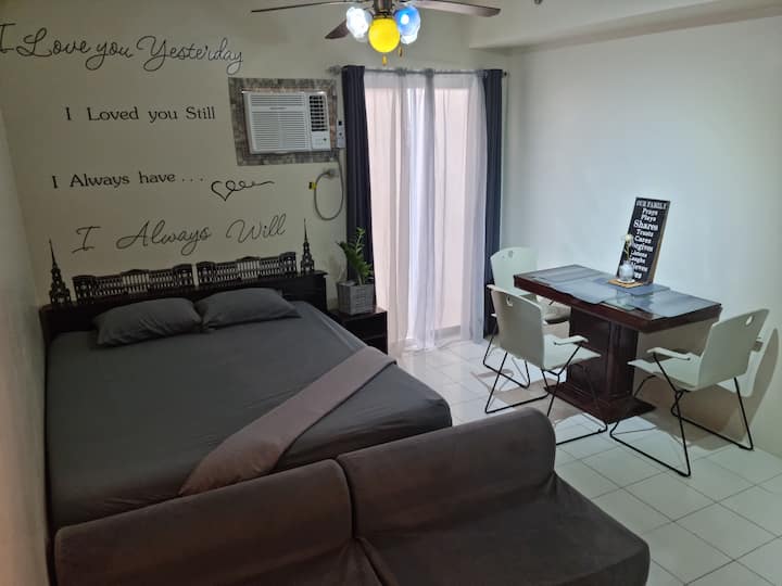 Room 5 "Classic Style W/ Patio" - Muntinlupa