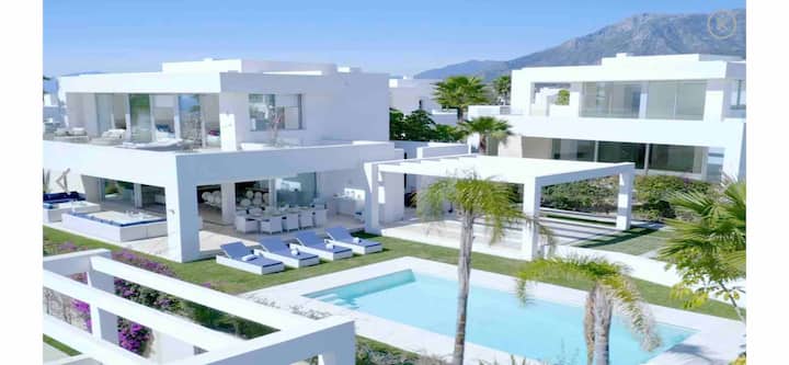Beautiful Spanish Villa Wth Teals LOXI, Beautiful Villa In Cumbre Del
