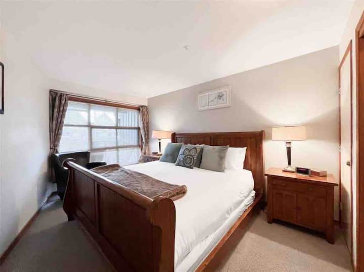 1 Br Summer Special W/ac Hot Tub + Pool - Whistler