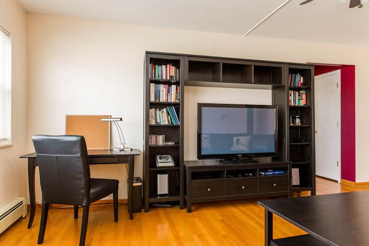 Remodel Clean One Bedroom W/parking & Laundry - Chicago, IL