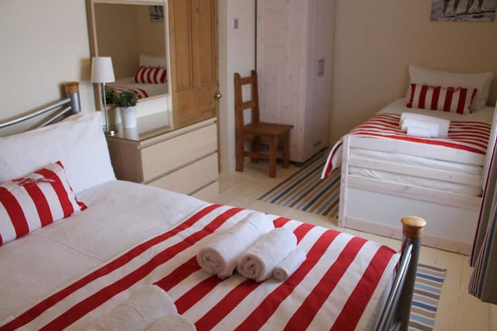 Brown's Cottage By The Sea - Cleethorpes
