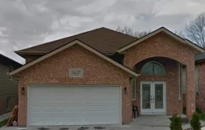 Modern 2br W/3 Gueen Beds Private|near Uow&bridge - Windsor