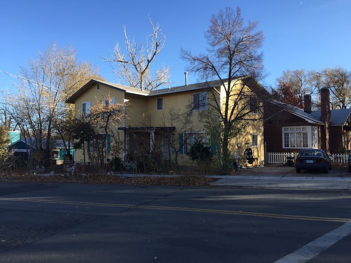 Midtown Townhouse, 2 Bed 1.5 Bath, 2story - Reno, NV