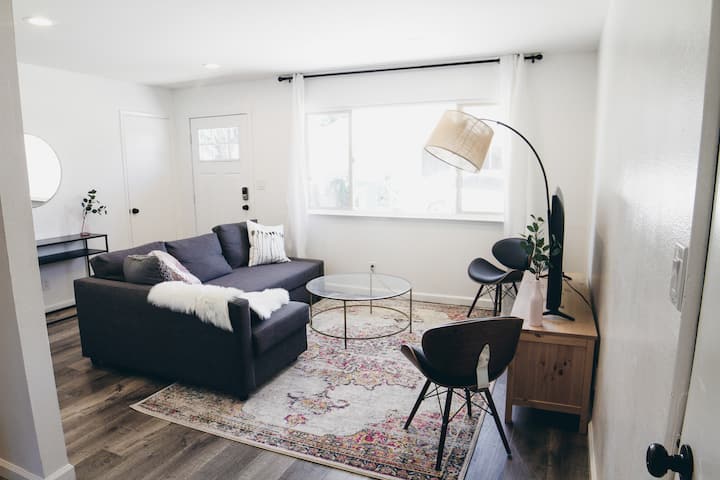 Welcoming Travel Nurses , Near Hospitals! - Sacramento, CA