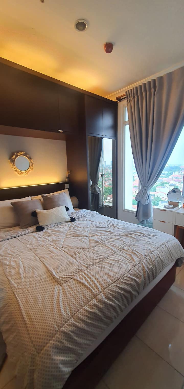 Nice And Tidy 1 Br Apartment In South Jakarta - Jakarta