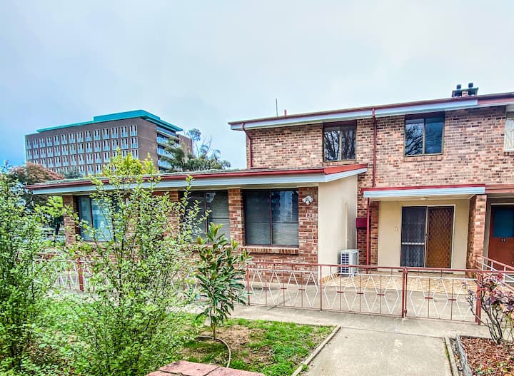 Executive City Canberra Home For Families/work - Canberra