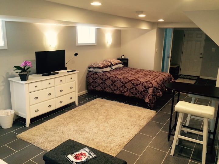 Private Suite In Congress Heights Home Near Metro! - Alexandria, VA