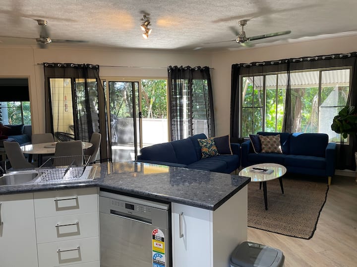 2-bedroom/ 2 Bath Treetop Escape Close To The City - Darwin