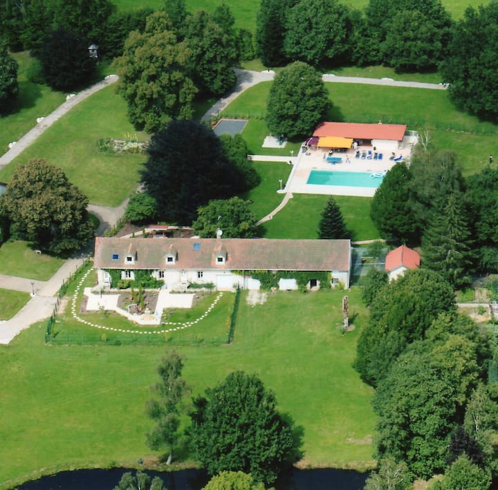 Maison Et Piscine  La Résidence Du Parc Jeanménil - Fraispertuis City