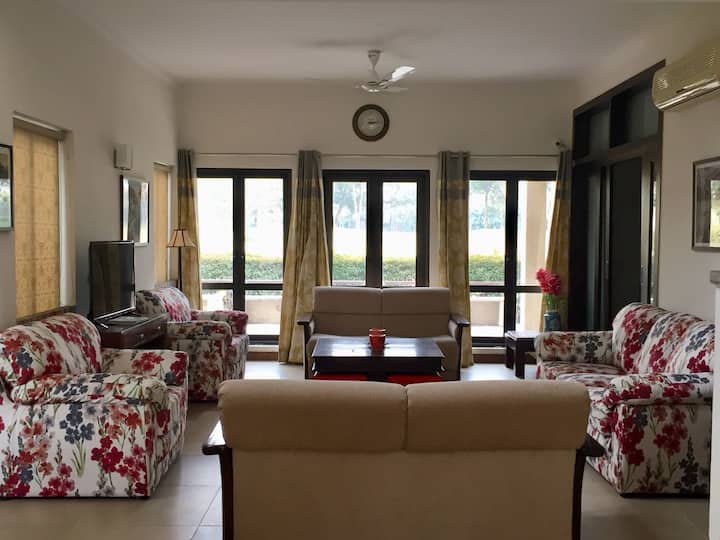 Beautiful Villa At A Lush Green Golf Resort - Manesar