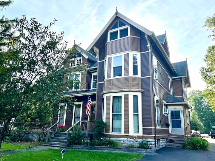 Historic 1200sqft Apt -Finger Lakes (North Unit) - Seneca Falls, NY