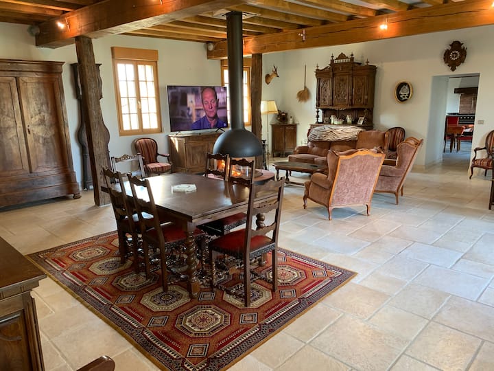 Grande Maison De Campagne  Avec Cheminee  Centrale - Auvergne