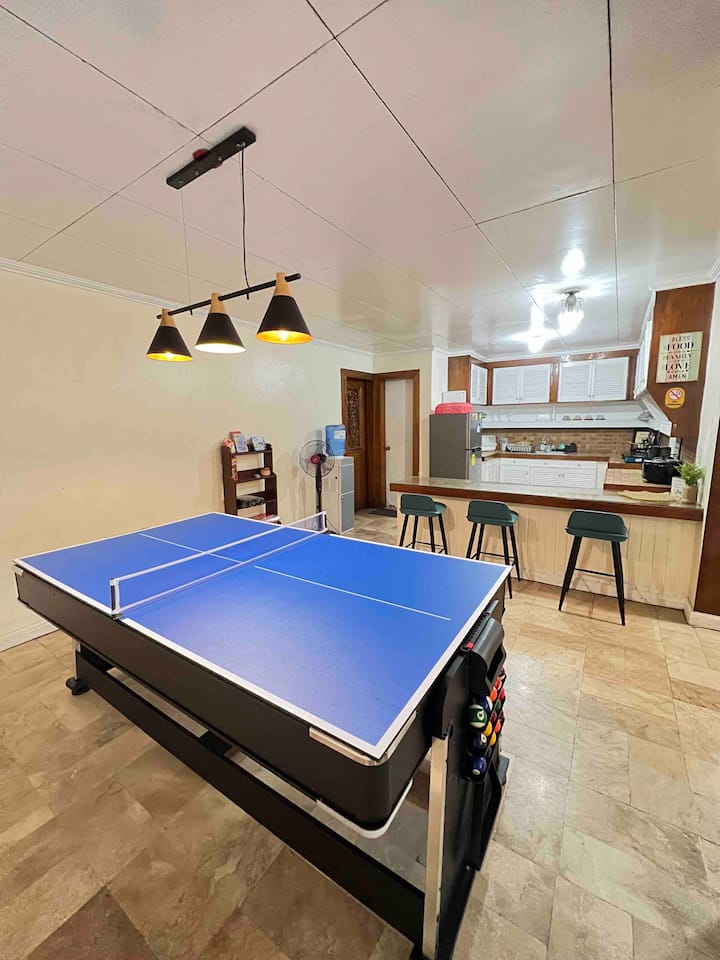 House A 3br W/billiards Hockey Along Commonwealth - 昆頌市