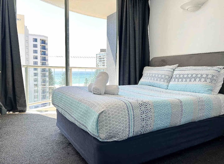 Oceanview - Deluxe Twin Room - Surfers Paradise