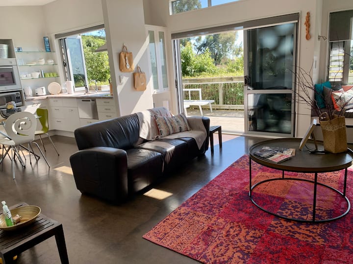 Lacebark Treetops Cottage : 2bed/2bath - Hastings