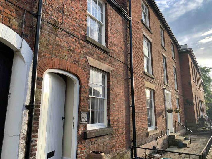 Room In Beautiful Townhouse - Congleton