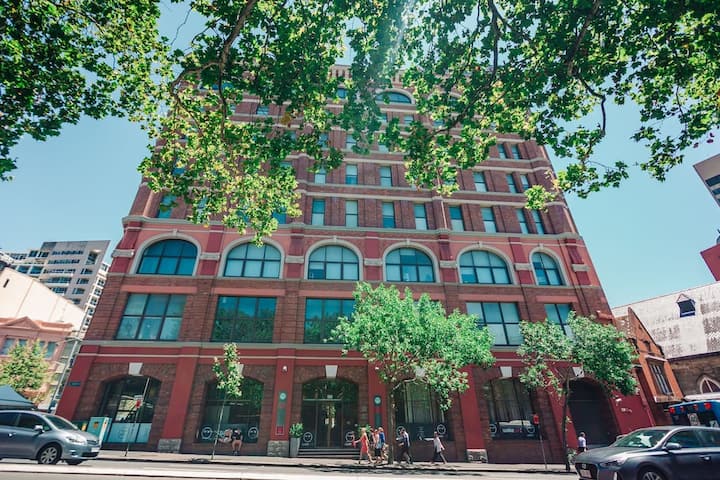 Twin Room With City Views •&nbsp;Share Bathroom - Surry Hills
