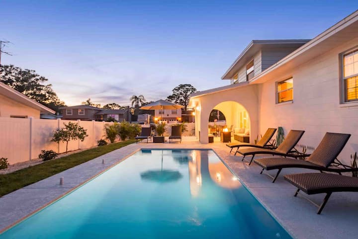 Family Fun Paradise! 5 Mins To Beach, Heated Pool - Treasure Island, FL