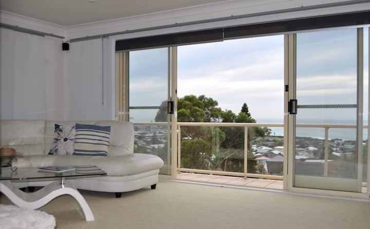 Caves Beach . Home With Amazing Views. - Lake Macquarie