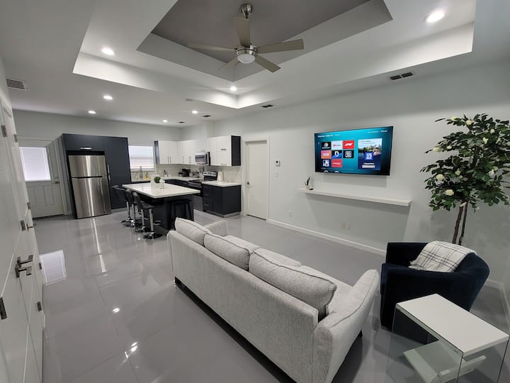 A2 Modern 2br/2ba Apt Near Shopping & Airport - Pharr, TX