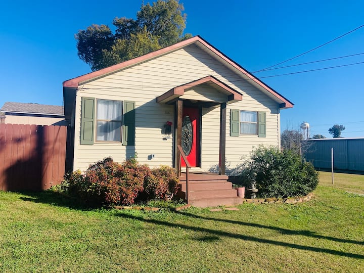 Cozy And Near Downtown Tuscumbia - Alabama