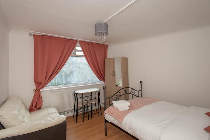 Studio Room - Ground Floor Front - Bromley