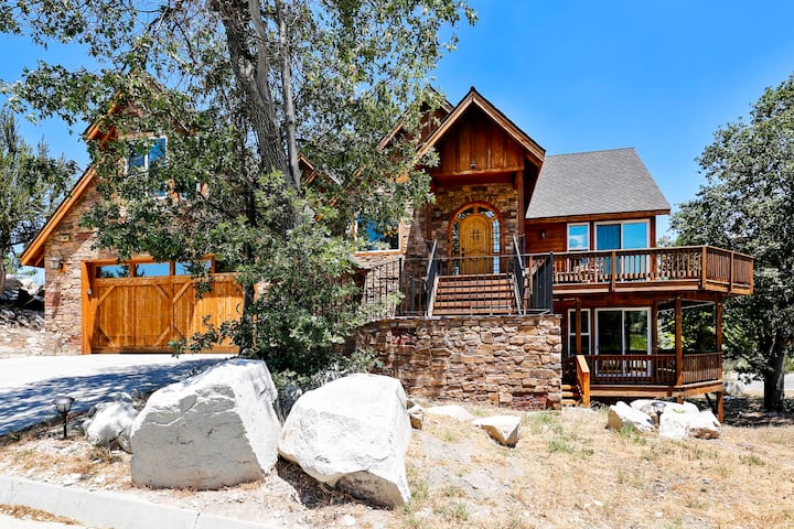 Beautiful Mountain Retreat In Castle Glen - Big Bear Lake, CA