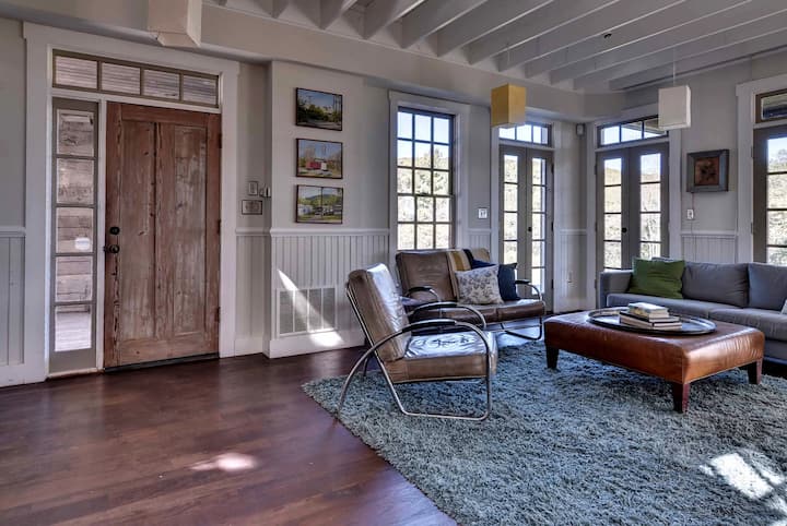 Warm Springs Mountain Cabin W/ Modern Style - Douthat State Park, Millboro