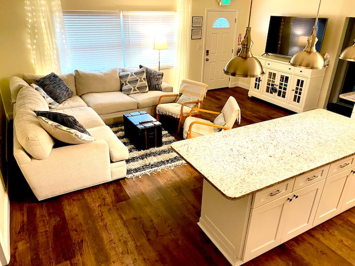 Modern Cozy 3br | Walk To Irb Beach + Heated Pool - Largo, FL