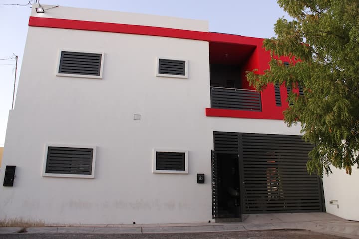 Hermosa Casa, Espaciosa Y Cómoda, Centrica - Hermosillo