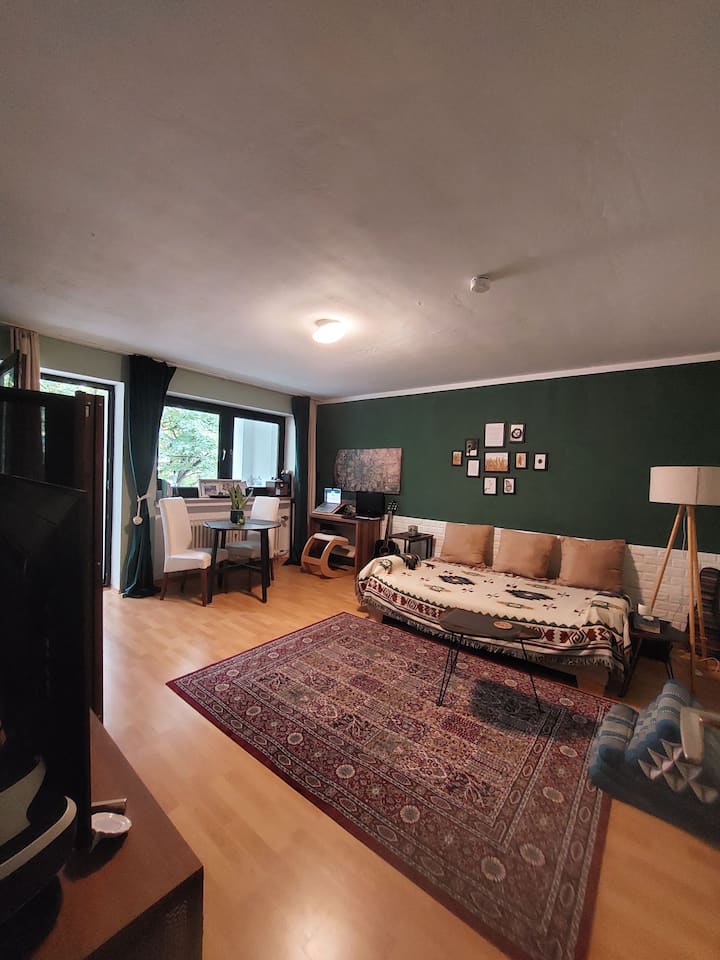 Easy-solid-comfy, Ehrenfeld,
3stations To Center - Cologne