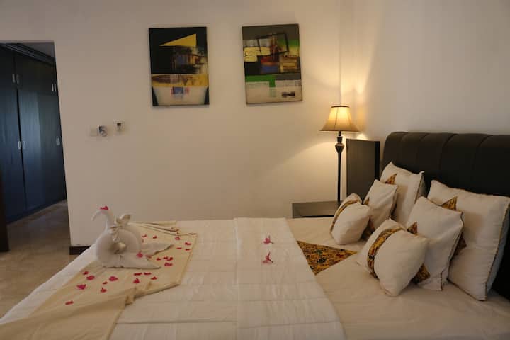 Home Villa, 4 Bedrooms Beach Front Private Pool - Mataram