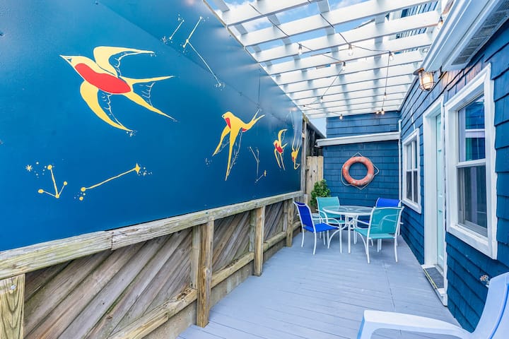 Historic Gem Steps To The Beach W/private Patio - Virginia Beach, VA