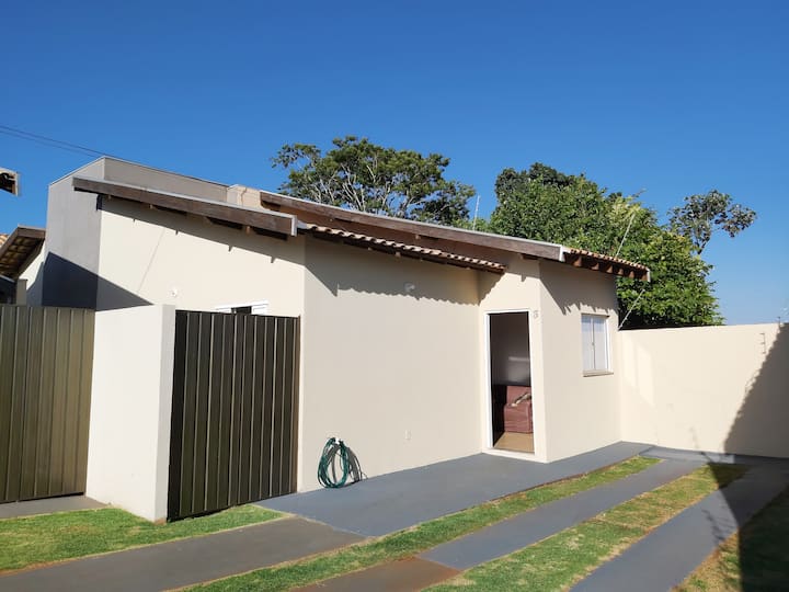 Casa 03 - Condomínio Fechado Com Ar Condicionado. - Campo Grande
