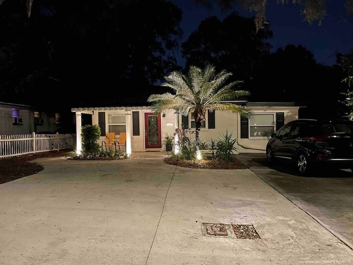 Wai’s Quiet Bungalow - Tampa, FL