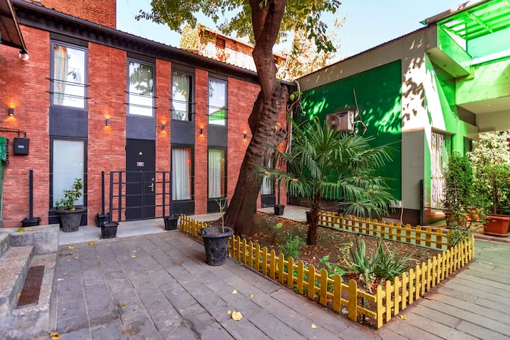 ✹Stylish & Colorful 2br Duplex In The City Center✹ - 트빌리시
