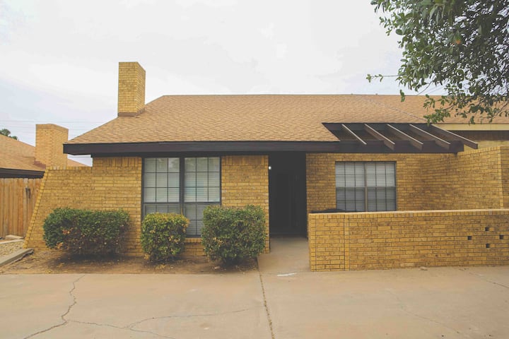 Dencrest  Inn W/ Smart Tv In Each Room - Midland, TX