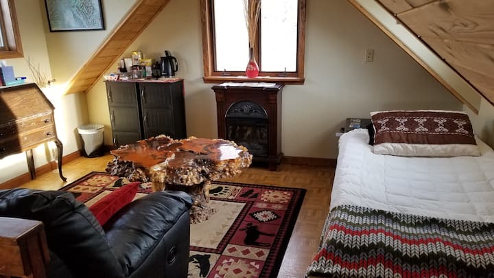 Timber Frame Mt Adventure Loft - Trails & Lake - Helena, MT
